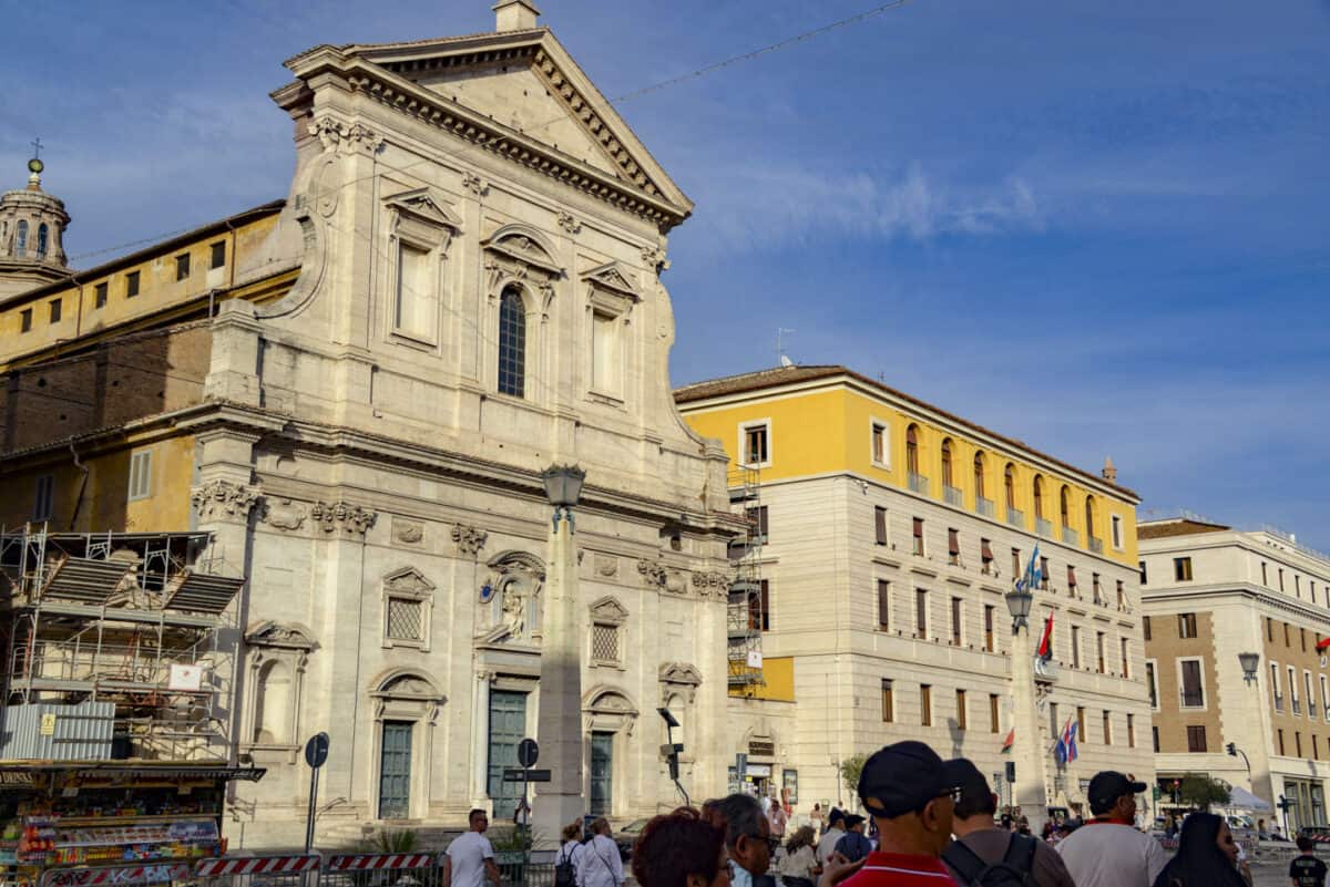 Via Della Conciliazione: 4 Captivating Borgo Spots