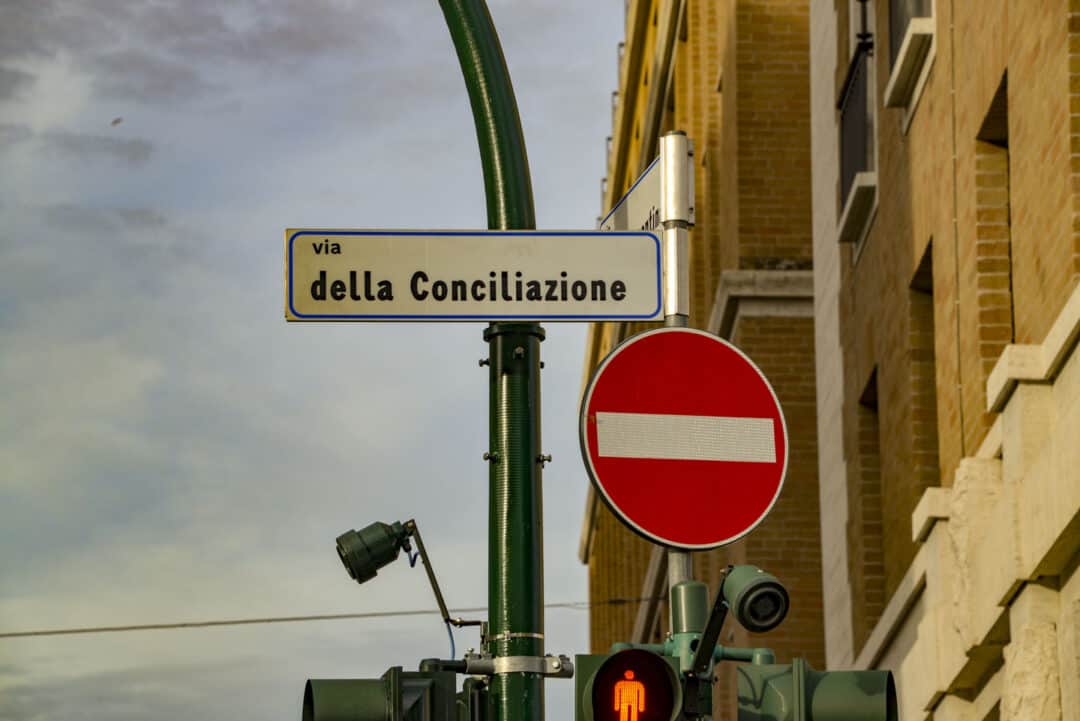 Via Della Conciliazione: 4 Captivating Borgo Spots