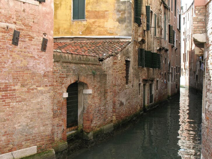 Italian Architecture Houses: 11 Fascinating Insights