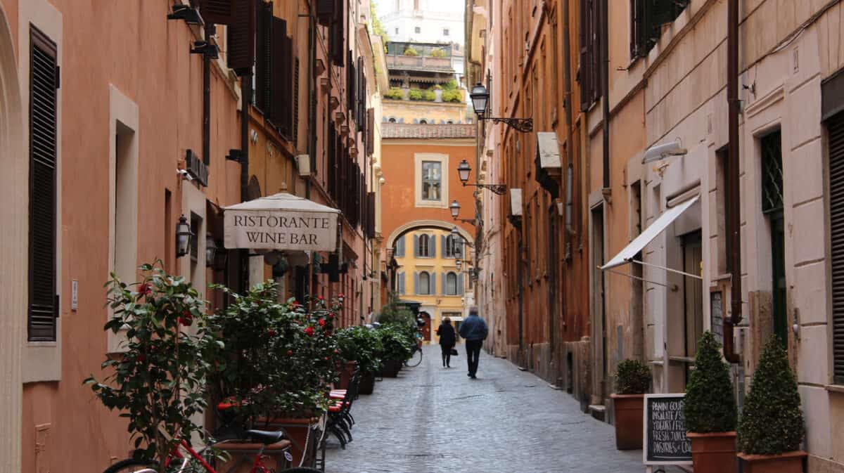 La Passeggiata: Keys To The Art Of Connection In Italian Culture