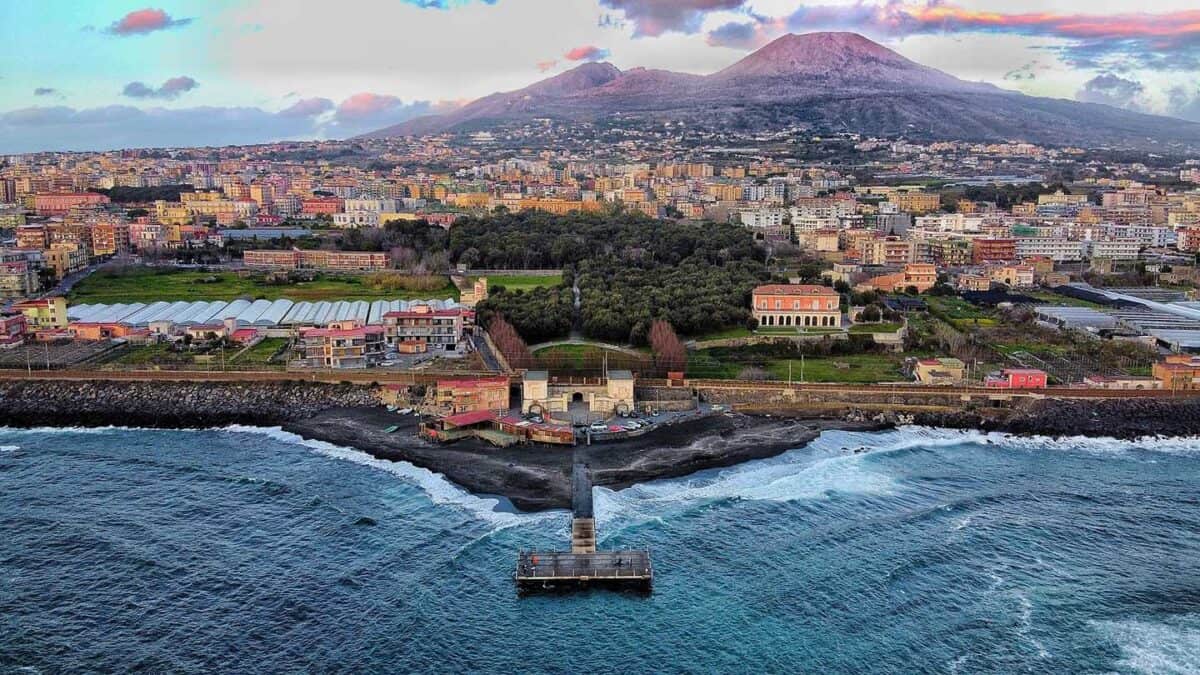 14 Fun Facts About Naples Italy: City Charms Revealed