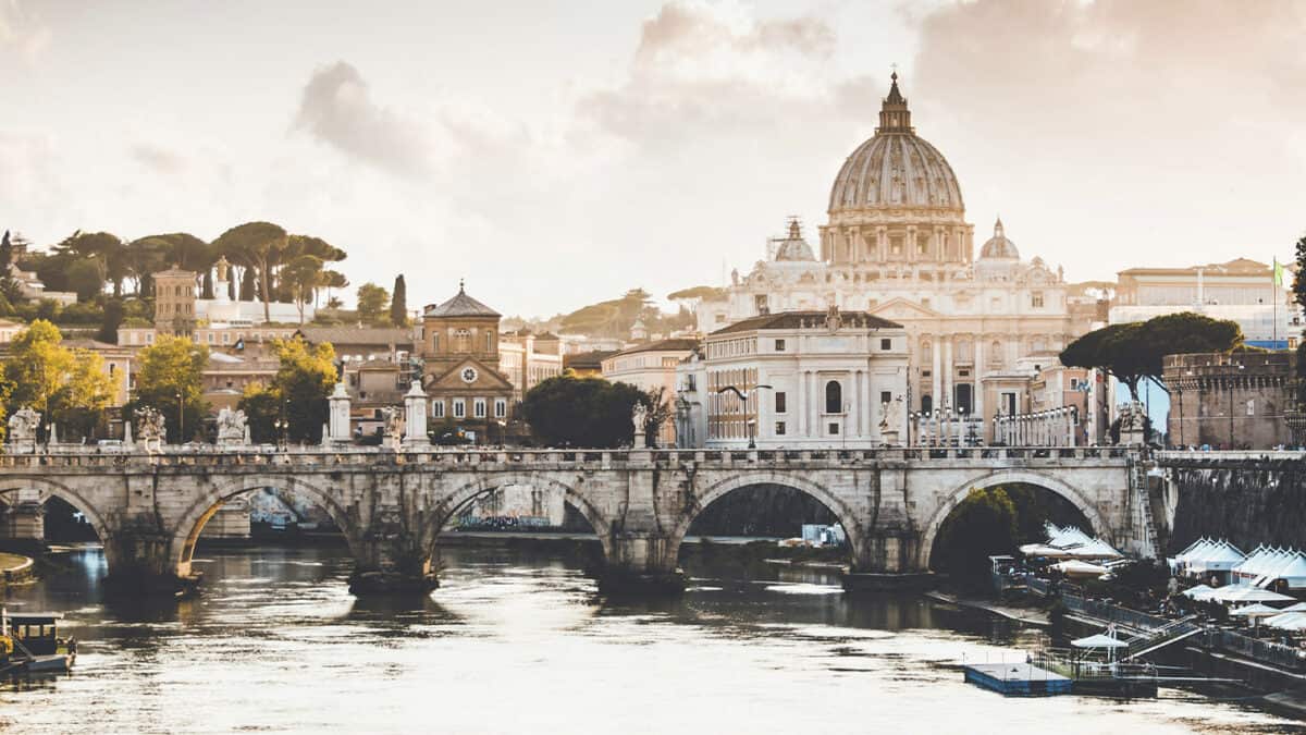 Explore Italy's Local Communities, History, And Culture