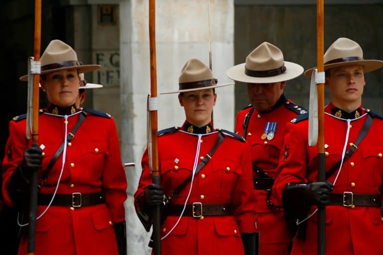 Canadian Traditional Dress: Origins & Influence