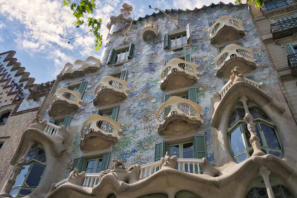 Exploring Spanish Architecture: Unveiling 5 Cultural Gems