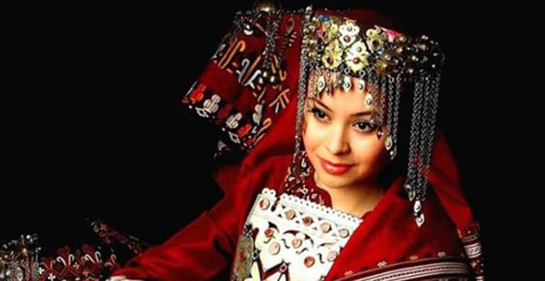 Traditional Iranian Clothing: 5 Insights On Persian Roots And Culture