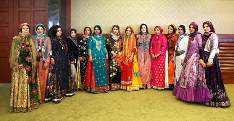 Traditional Iranian Clothing: 5 Insights On Persian Roots And Culture