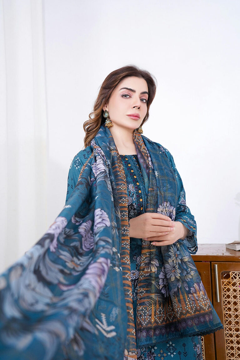 Traditional Pakistani Clothing: 7 Iconic Styles From The Past