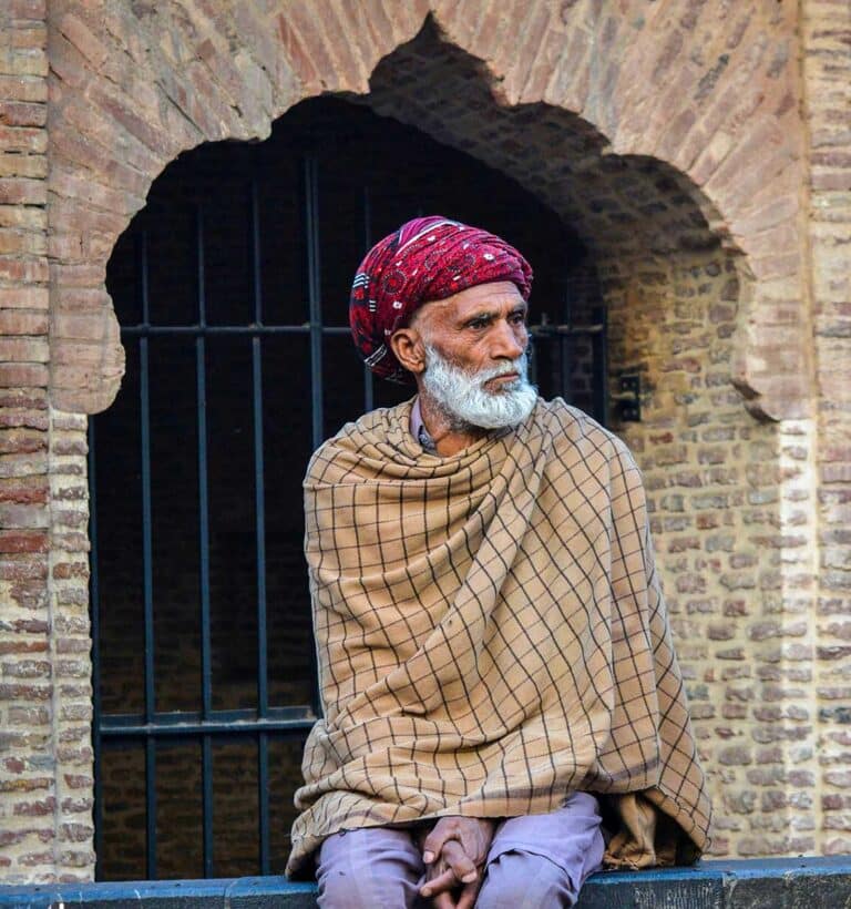 Traditional Pakistani Clothing: 7 Iconic Styles From The Past