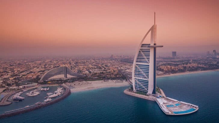 Famous Buildings In UAE: 11 Fascinating Landmarks