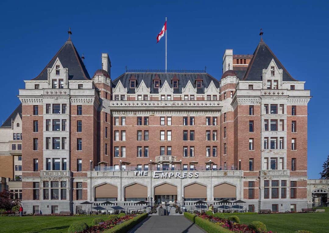 Famous Buildings In Canada: 11 Fascinating Landmarks