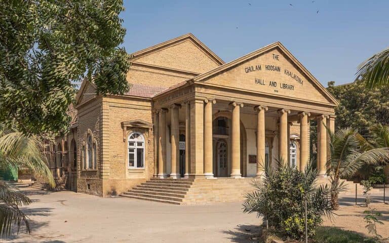 Famous Buildings In Pakistan: 11 Fascinating Landmarks