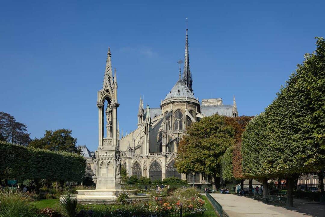 Famous Buildings In France: 11 Historic Landmarks