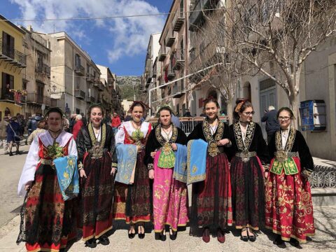 Traditional Italian Clothing: 5 Insights On Traditions