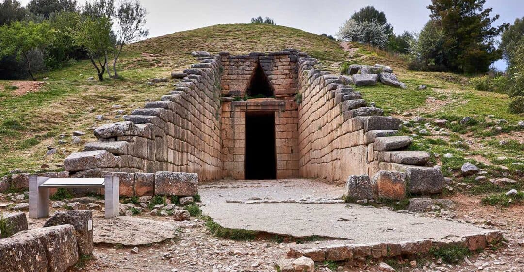 Famous Buildings In Greece: 11 Fascinating Landmarks