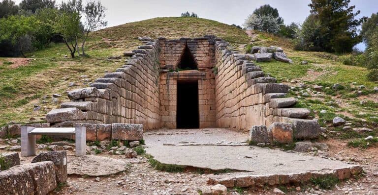 Famous Buildings In Greece: 11 Fascinating Landmarks