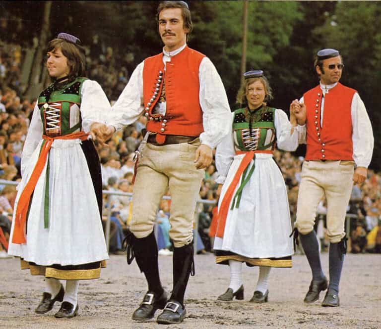 German Costumes: On Origins, Traditions.