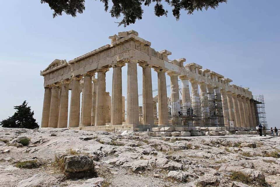 What Are The Characteristics Of An Iconic Building?