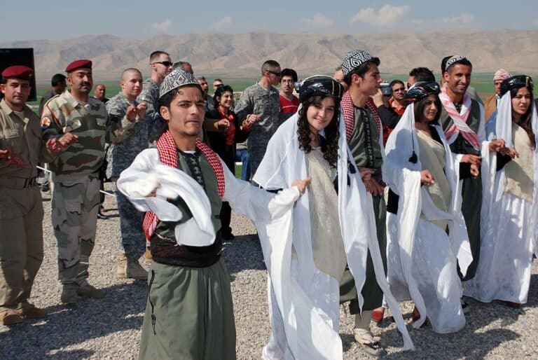 Traditional Iraqi Clothing: 6 Timeless Pieces That Define Iraqi Culture