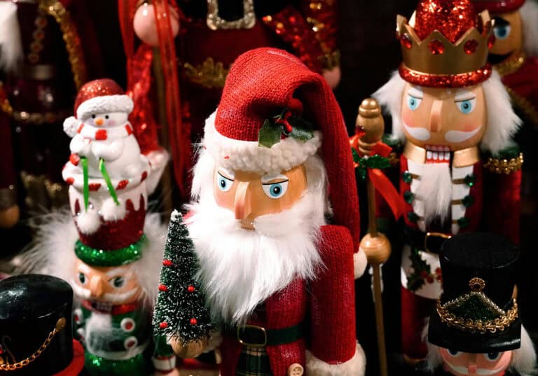 Traditional Christmas Decorations: 12 Central Elements