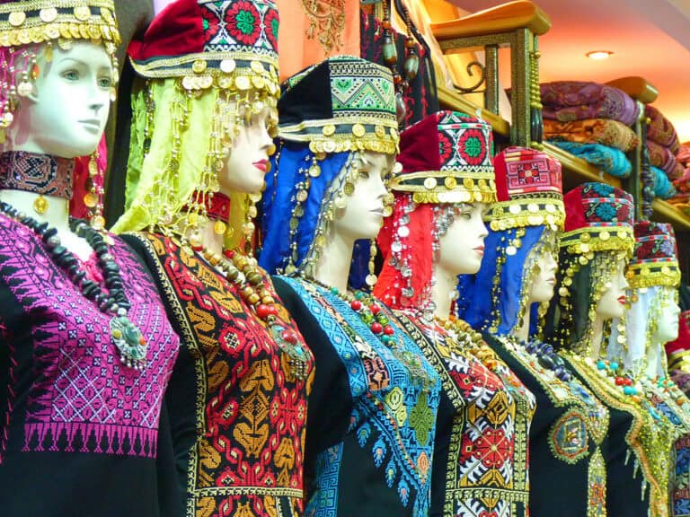 Traditional Jordanian Clothing: 5 Insights and Customs