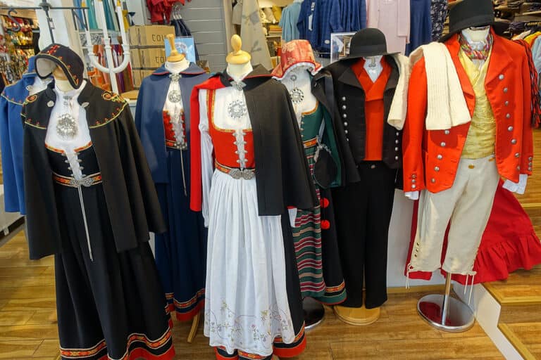 Traditional Norwegian Clothing: 5 Insights and Customs