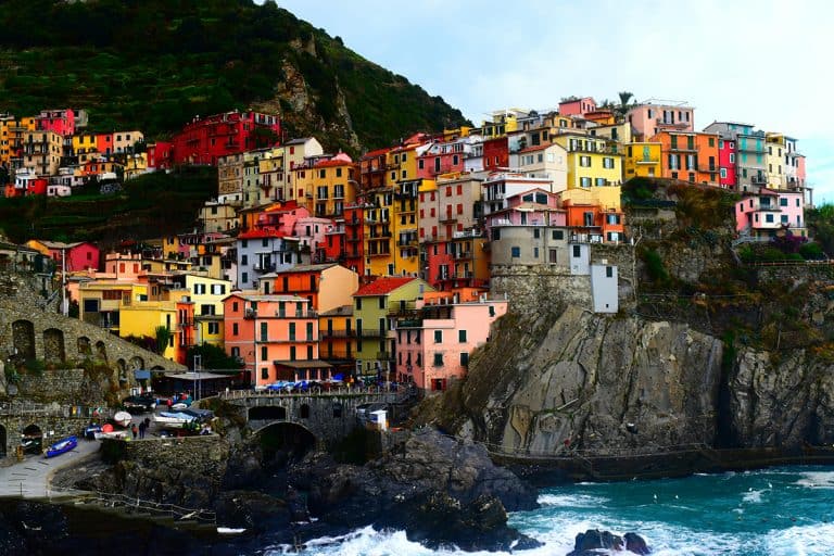 Colorful Buildings In Italy: 8 Essential Elements
