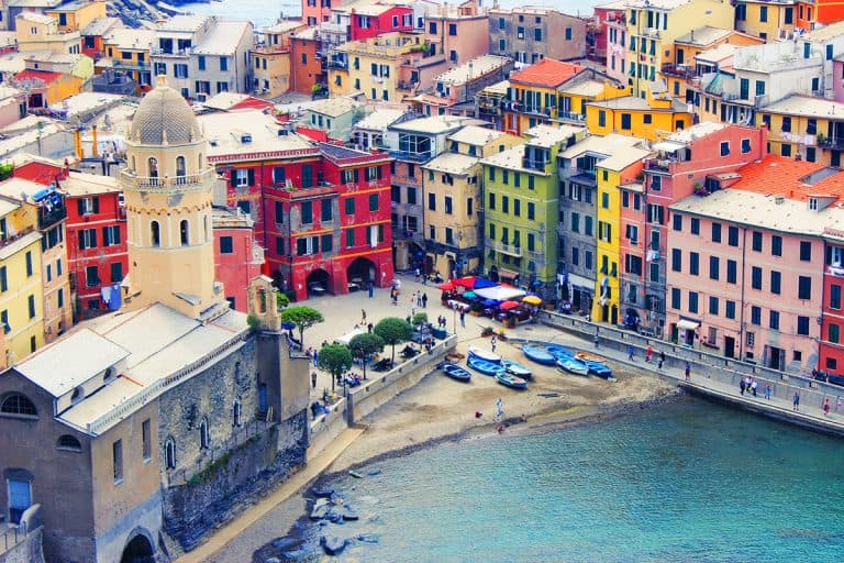 Colorful Buildings In Italy: 8 Essential Elements