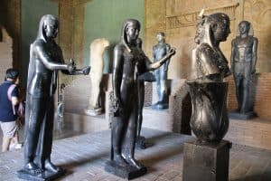 Egypt Statues: 10 Essential Facts And Key Elements