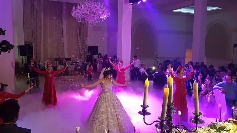 Armenian Wedding Traditions: 7 Memorable Customs