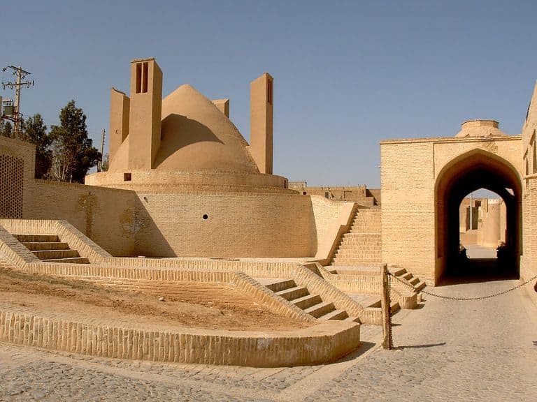 Desert Architecture: 5 Notable Insights