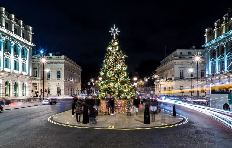 Holiday Traditions In England : 10 Must-Know Traditions