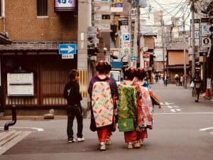 What Do Japanese People Look Like? 4 Fascinating Aspects