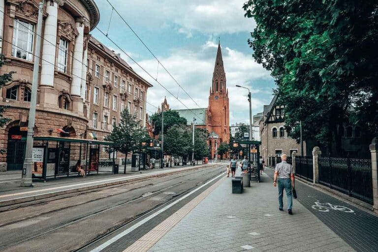 Hello In Polish: 9 Ways To Greet And More About Polish Etiquette