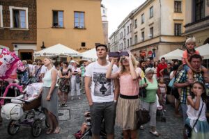 Hello In Polish: 9 Ways To Greet And More About Polish Etiquette